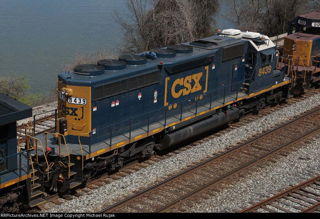 CSX 8439